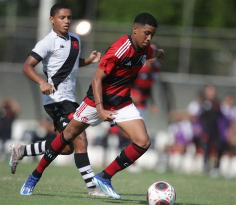 Sub 16 Do Flamengo Perde Para O Vasco No Jogo De Ida Da Semifinal Do Torneio Guilherme Embry