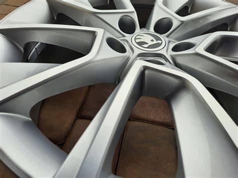 FELGI ALUMINIOWE SKODA KODIAQ OCTAVIA 3 SUPERB 18 SKODA za 4000 zł z