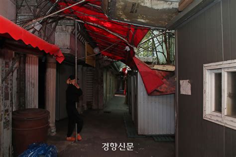 “잠옷만 입은 채 쫓겨나”···‘미아리텍사스 강제 철거에 갈등 격화