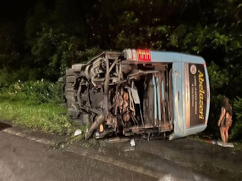 Acidente Com ônibus E Caminhões Deixa Feridos Na Br 376pr Estradas