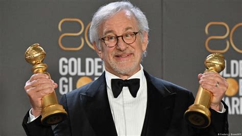 Steven Spielberg Reflects On Removing Guns From ET