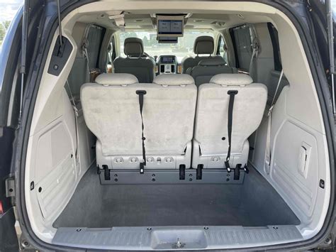 2010 Chrysler Town Limited Olympia Motors