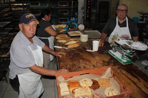 Gildardo y Víctor continúan en Agua Verde Rosario la tradición del