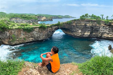 Tourist Falls 40m From Bali Cliffside While Trying To Get The Perfect