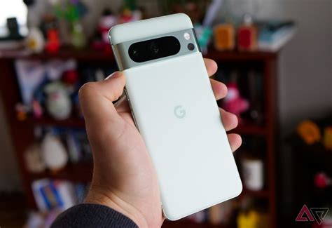This Frustrating Pixel 8 Camera Bug May Be Keeping Your Photos In The Dark