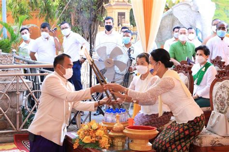 លោកស្រី កិត្តិសង្គហបណ្ឌិត ម៉ែន សំអន