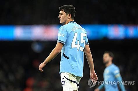 우즈벡 김민재 Epl 데뷔 3분 대형실수4분 경고후사노프 선발은 실수 英 매체 지적
