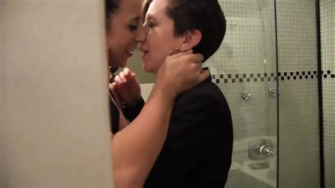 Prawdziwa Para Lesbijek Uprawia Seks Dildo Pod Prysznicem Xhamster