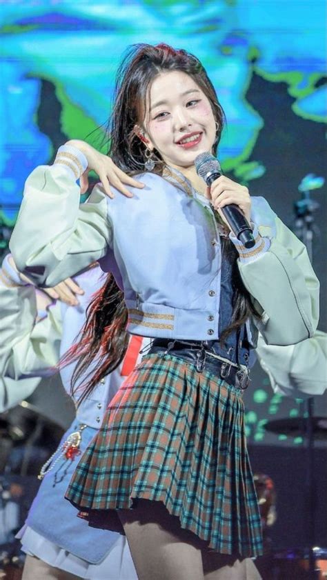 Jang Wonyoung 원영 [ive]에 있는 Shanlié님의 핀 케이팝 복장 예쁜 한국 여자 소녀