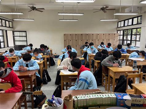 宜蘭豐音樂器城 4 4八分指法與刷奏，大小三和弦，大七和弦