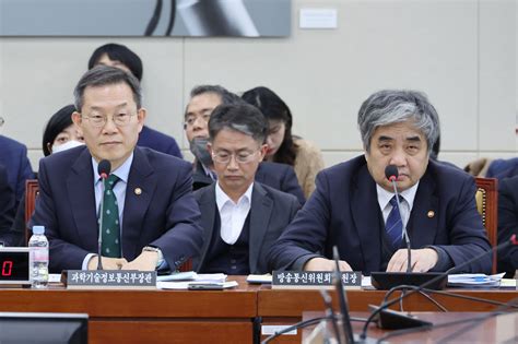‘개인정보 유출 Lgu 여야에 뭇매…“해커가 통보해서 안 게 말이 되냐”