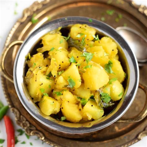 Beetroot Poriyal Piping Pot Curry