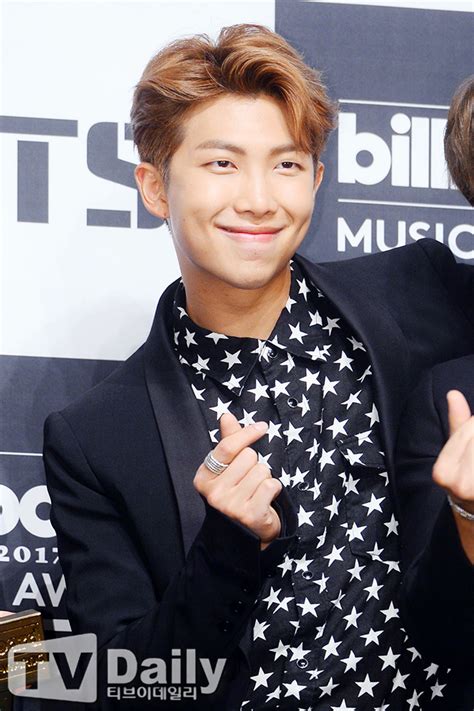 防彈少年團 Rap Monster 腳趾受輕傷 暫不參加札幌場演唱會舞蹈 Ksd 韓星網 Kpop