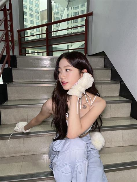 하얀 탱크탑 르세라핌 카즈하
