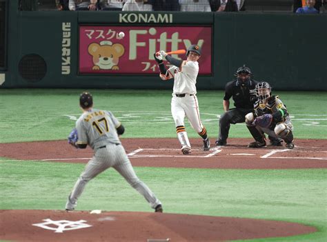 【巨人】ジョージ開幕初球から強振！スタメン1番のドラ3ルーキー佐々木俊輔、第1打席は二ゴロ スポーツ報知