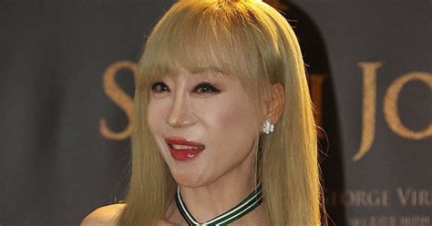 프랑스 문화예술공로훈장 코망되르 공개하는 조수미