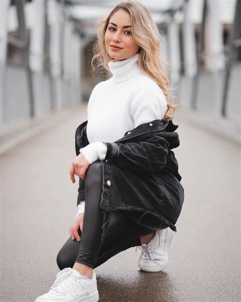 1999 Lara Brausch Model