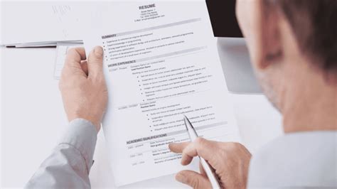 Prise de références comment déceler les incohérences de CV Elatos