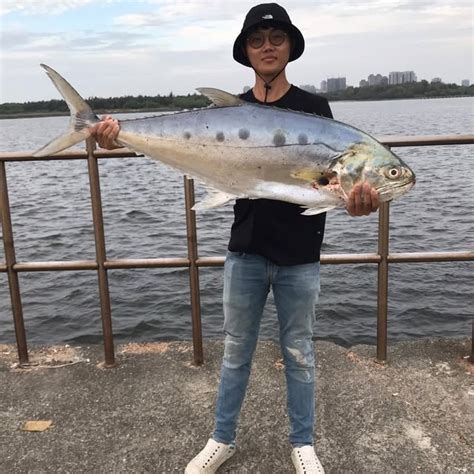 梁 Lian0224 • Threads Say More