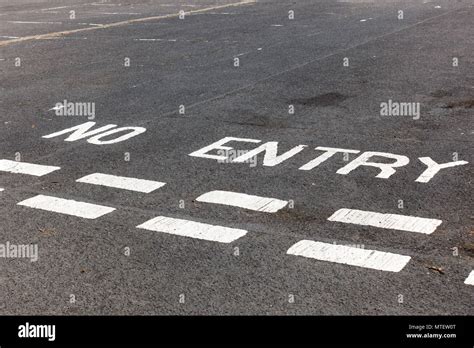 No Road Markings Hi Res Stock Photography And Images Alamy