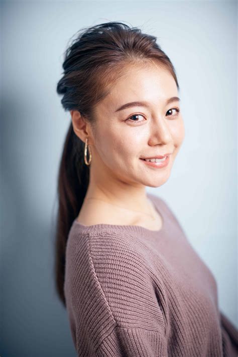 忙しい日に！アイロンで巻かない「簡単ヘアアレンジ」｜①シンプルまとめ髪をキレイに！ Magacol
