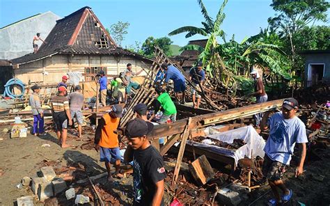 Rumah Warga Di Grobogan Jawa Tengah Roboh Diterjang Angin Puting Beliung