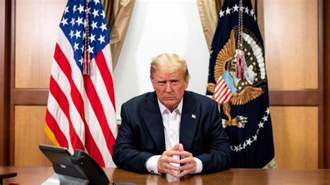 Дональд Трамп вернулся в Белый дом но остается под наблюдением врачей