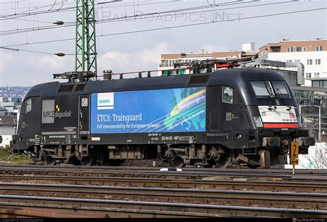 Siemens ES 64 U2 182 567 8 operated by DB Cargo Hungária Kft taken by
