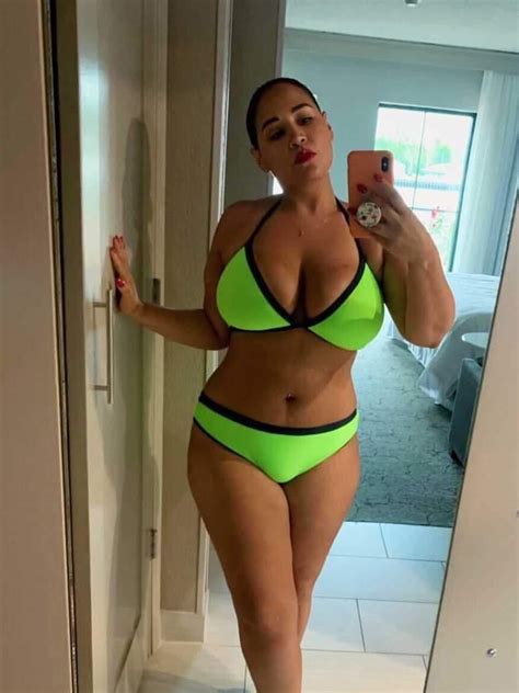 Alejandra Ramos Deserves Queen Status Rcelebswithbigtits