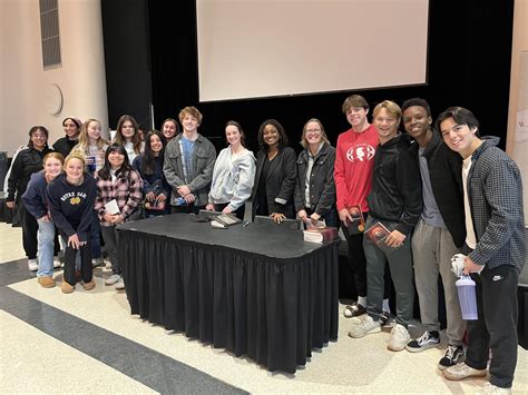 CIS Babes Visit U Of M For Talk By Pulitzer Prize Winning Poet Tracy K Smith Knight Errant