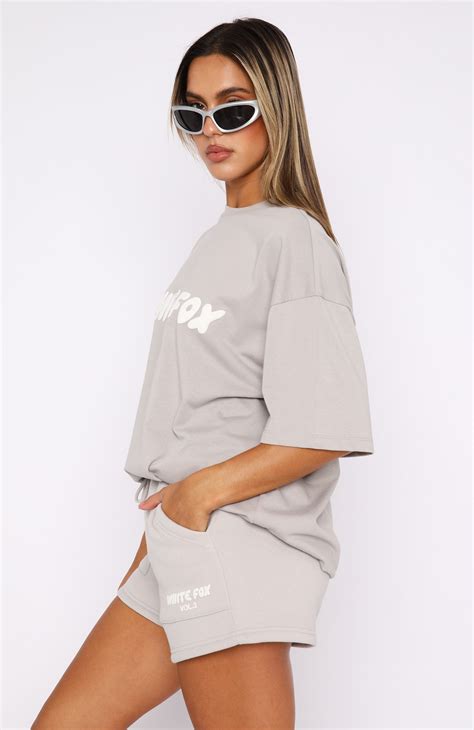 Offstage Oversized Tee Moon White Fox Boutique Us