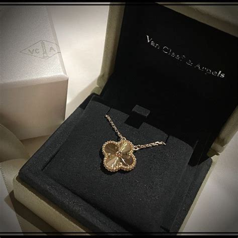 Van Cleerf And Arpels Disponible かわいいジュエリー ファッションジュエリー 高級ジュエリー