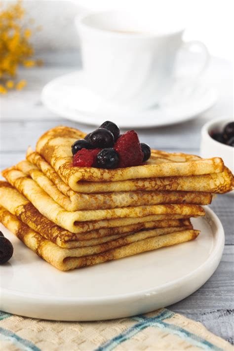 La recette des crêpes légères et moelleuses un délice à partager La