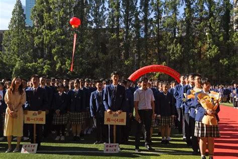 南京市金陵中学江心洲校区正式启用，两场开学典礼盛大举行金中科技节同学