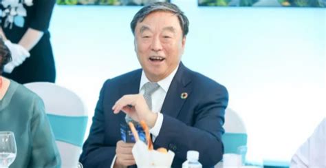 招行原行长马蔚华称未来银行网点会大幅减少，我在银行工作，未来会失业吗？腾讯新闻