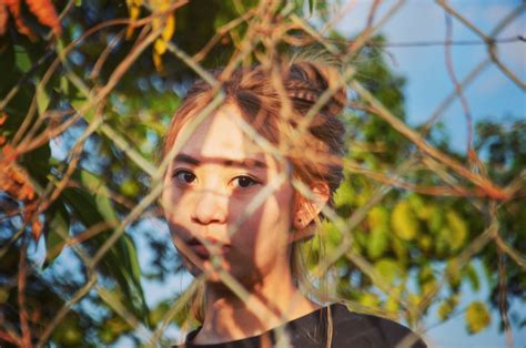 무료 이미지 비밀 그리드 아시아 소녀 베트남 소녀 아름다운 예쁜 미술 머리 나무 우디 식물 잎 분기 눈