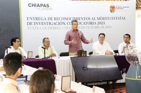 Entrega Rutilio Escandón Reconocimientos al Mérito Estatal de