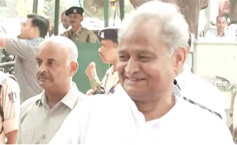 कांग्रेस अध्यक्ष पद का चुनाव नहीं लड़ेंगे अशोक गहलोत सोनिया गांधी से