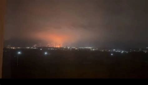 Масштабна атака дронів на рф вибухи біля нафтопереробного заводу в Рязані Читайте на Ukr Net