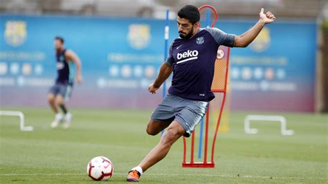 Paquete de Luis Suárez sin camiseta Paquetissimo