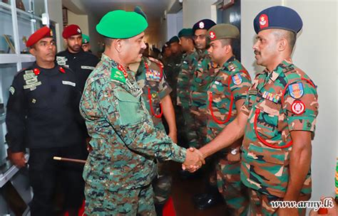 Commander Views Itc Training Sessions At Minneriya Sri Lanka Army
