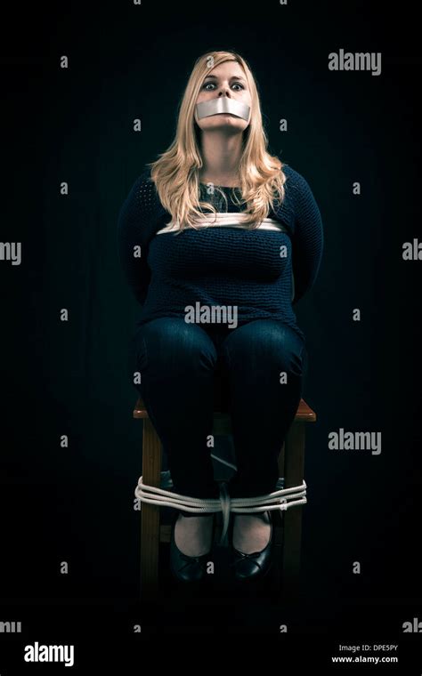 Frau Gefesselt Fotos Und Bildmaterial In Hoher Auflösung Alamy