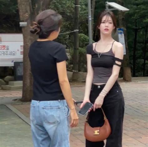 무빙 고윤정이 찍느라 너무 어려웠던 키스신