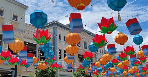 거리 거리 장식 길거리 축제 나이트 페스티벌 녹색 초롱 다채로운 도시 도시 거리 도시 장식 도시 풍경 도시의