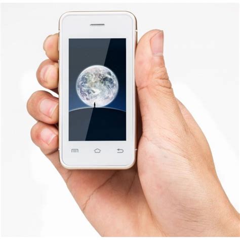 هل تبحث عن جوال صغير جداً يوما بعد يوم يزداد حجم شاشات الهواتف الذكية