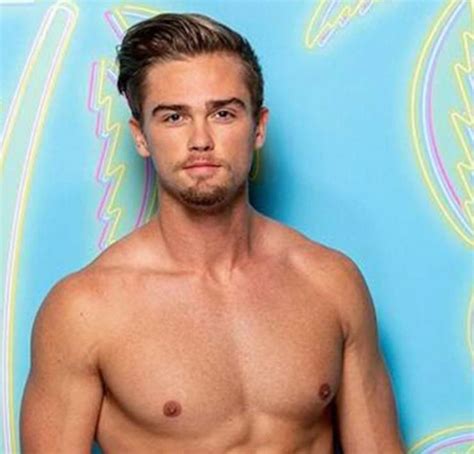 The Case Of The Disappearing Love Island Castmate Noah Purvis