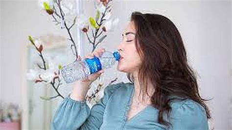 Khali Pet Pani Ke Fayde खाली पेट पानी पीने के हैं बहुत फायदे सब कुछ