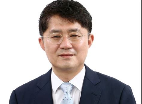 Linkedin 김태현 페이지 롸버트치킨 제너시스비비큐 대표이사 출신 백영호 Cbdo 영입