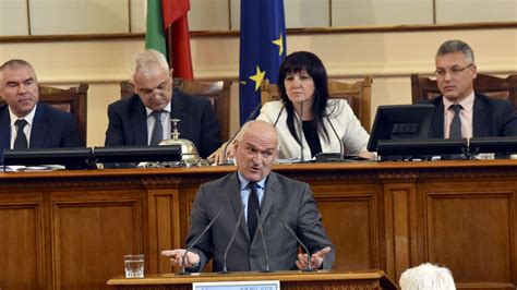 Главчев изгони Драгомир Стойнев от пленарна зала ПГ на БСП също напусна Новини бг