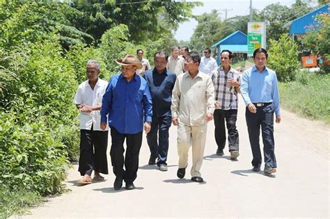 សម្តេចភក្តី សាយ ឈុំ ចុះពិនិត្យស្ថានភាពជំនន់ទឹកស្ទឹងព្រែកត្នោត នគរដ្រេហ្គន